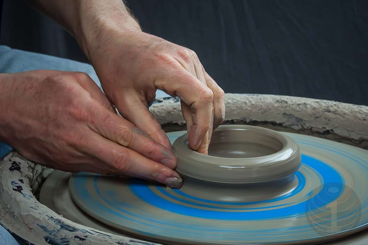 Throwing Pottery on a Pottery Wheel: Complete Beginner Guide