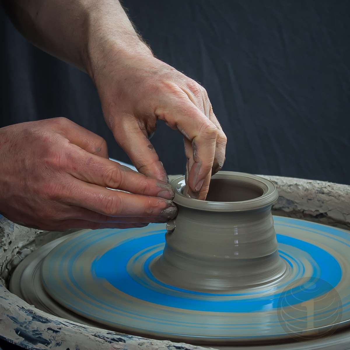 Throwing Pottery on a Pottery Wheel: Complete Beginner Guide