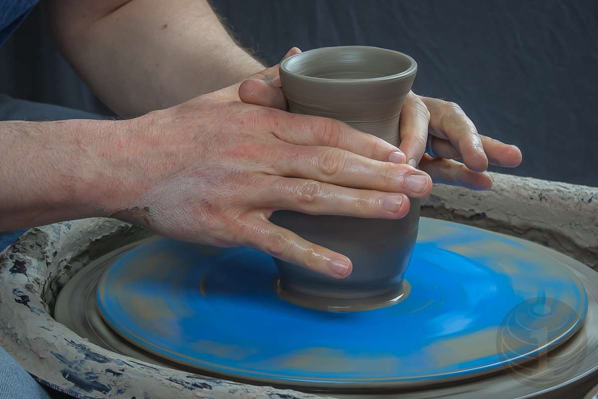 Throwing Pottery on a Pottery Wheel: Complete Beginner Guide