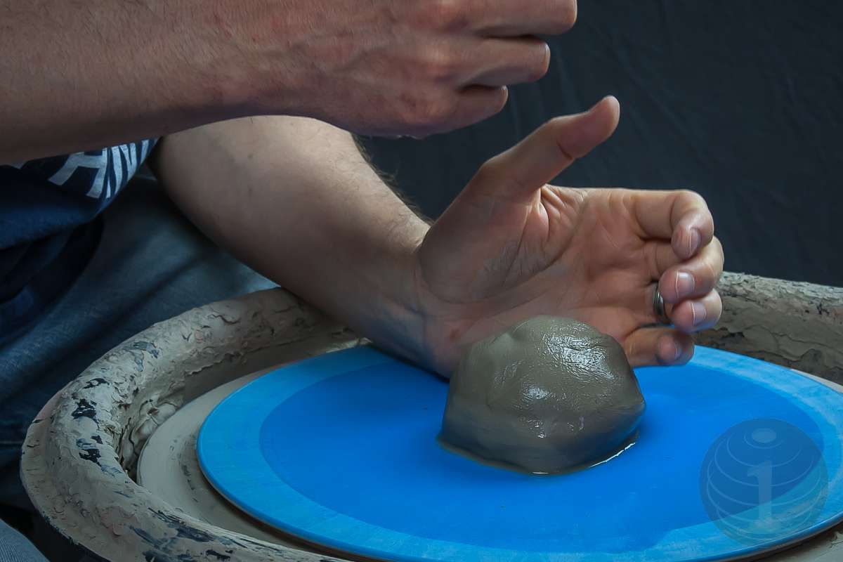 Throwing Pottery on a Pottery Wheel: Complete Beginner Guide